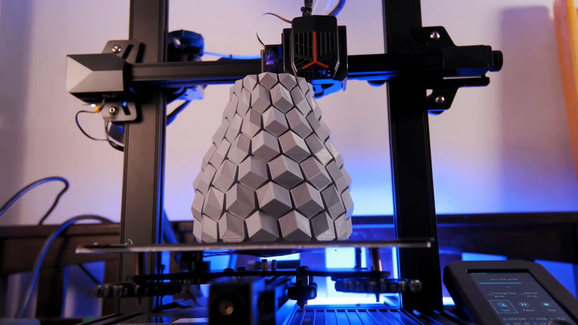 当3D 打印机结合AI智能之后会发生什么样的效果,它可以实时监控和...