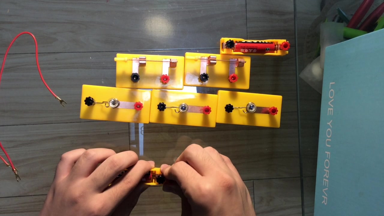 【物理】简单电路的连接和组成实验(看简介)