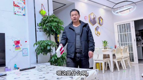 家里洗面奶用完了,媳妇去店里拿,钱都不付