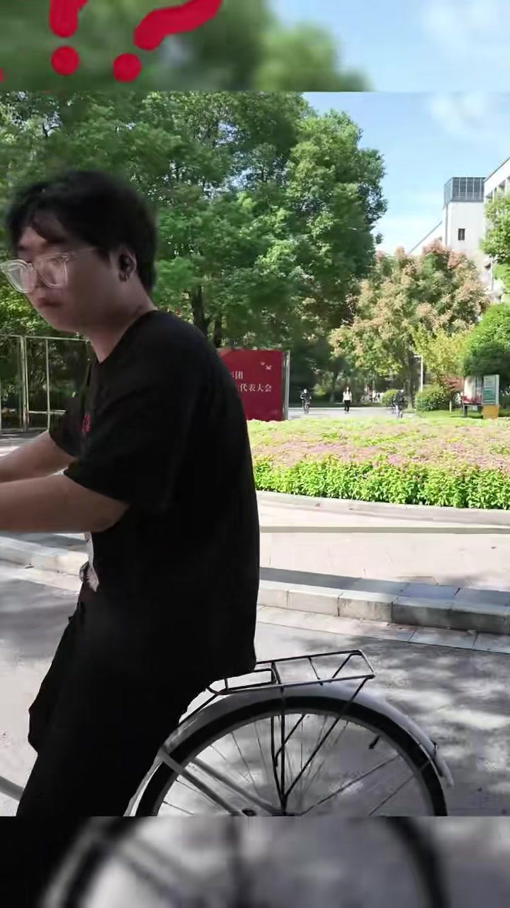 蓝朋友来校园采访啦!这些问题你都能答上来吗?