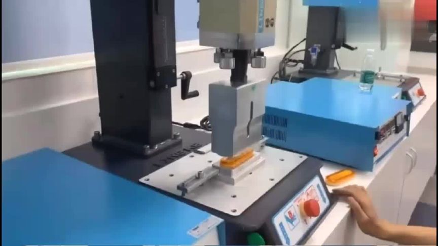 燕尾槽设计,升降精度更高、更顺畅;全机身CNC加工