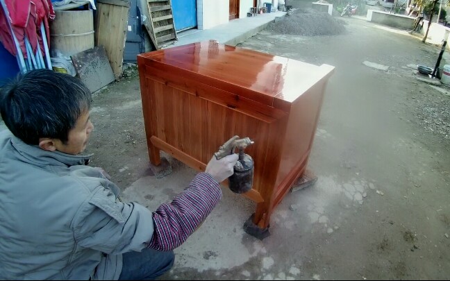 风俗的木柜,底漆、打磨油漆一天做完了,真的太给力