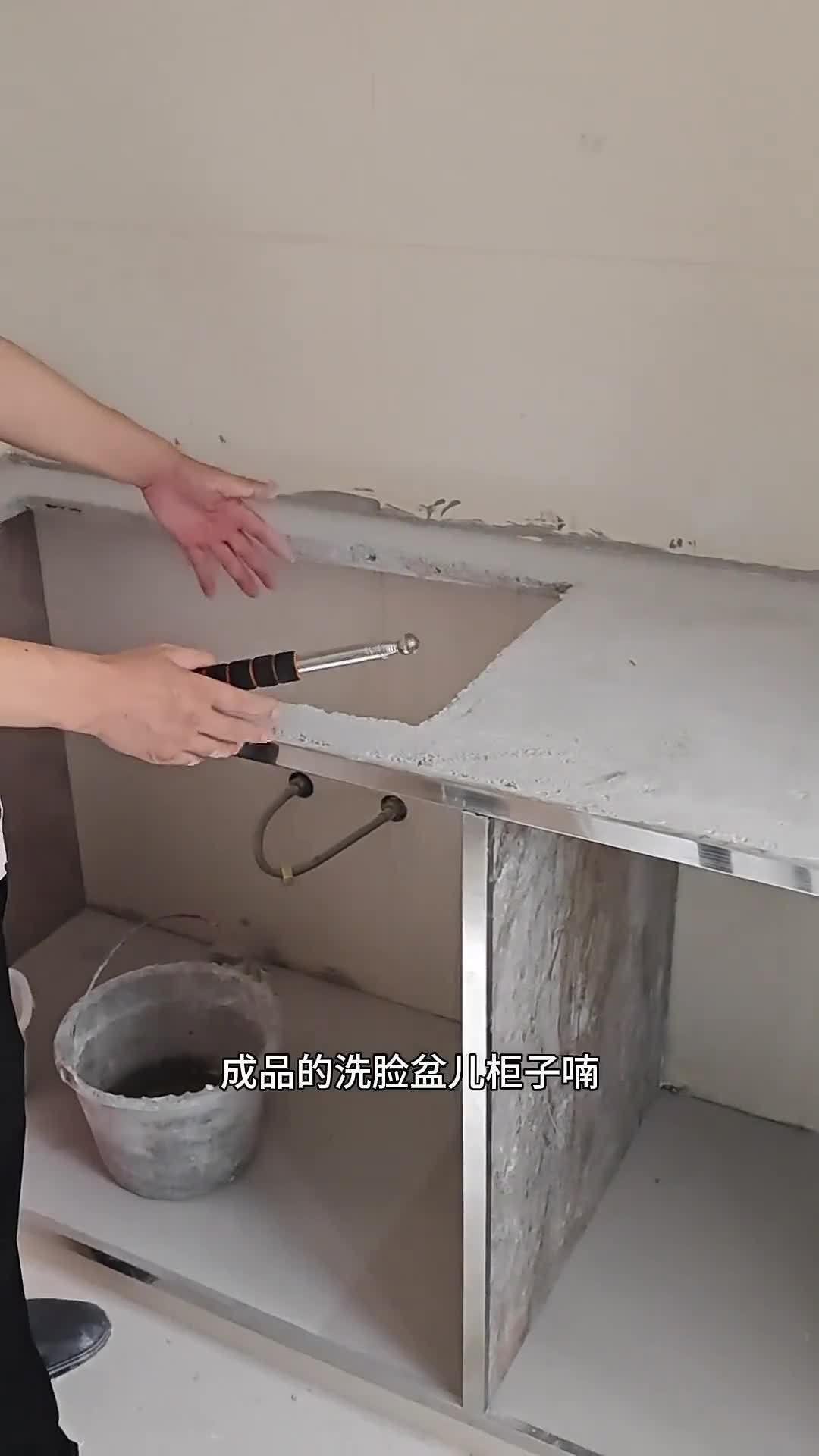 全屋定制柜子和砖架柜子哪个更好? 全屋定制柜子和砖架柜子哪个更好...