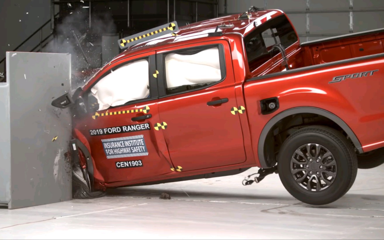 福特ranger IIHS 25%碰撞测试 驾驶位 基于ranger平台的撼路者可参考...