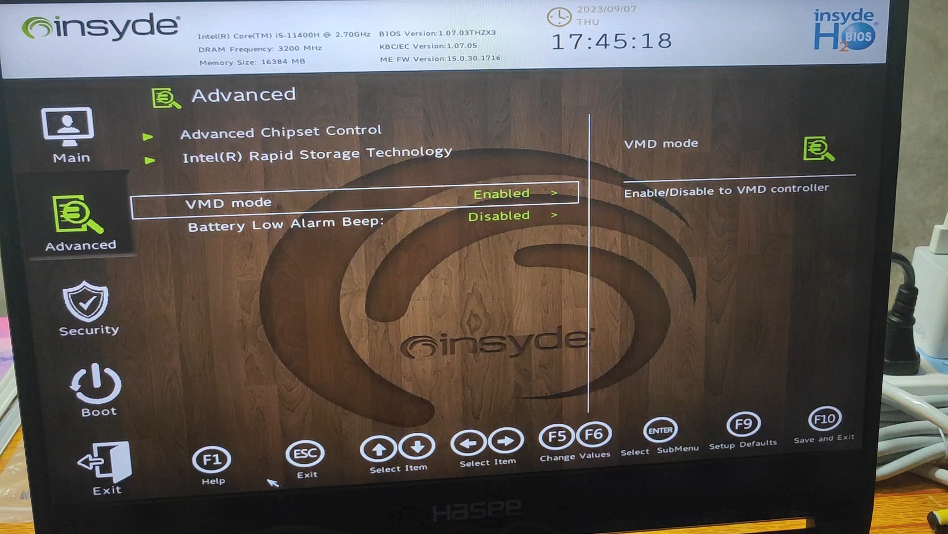 战神z7加装固态硬盘后出现卡logo进不去问题的解决办法