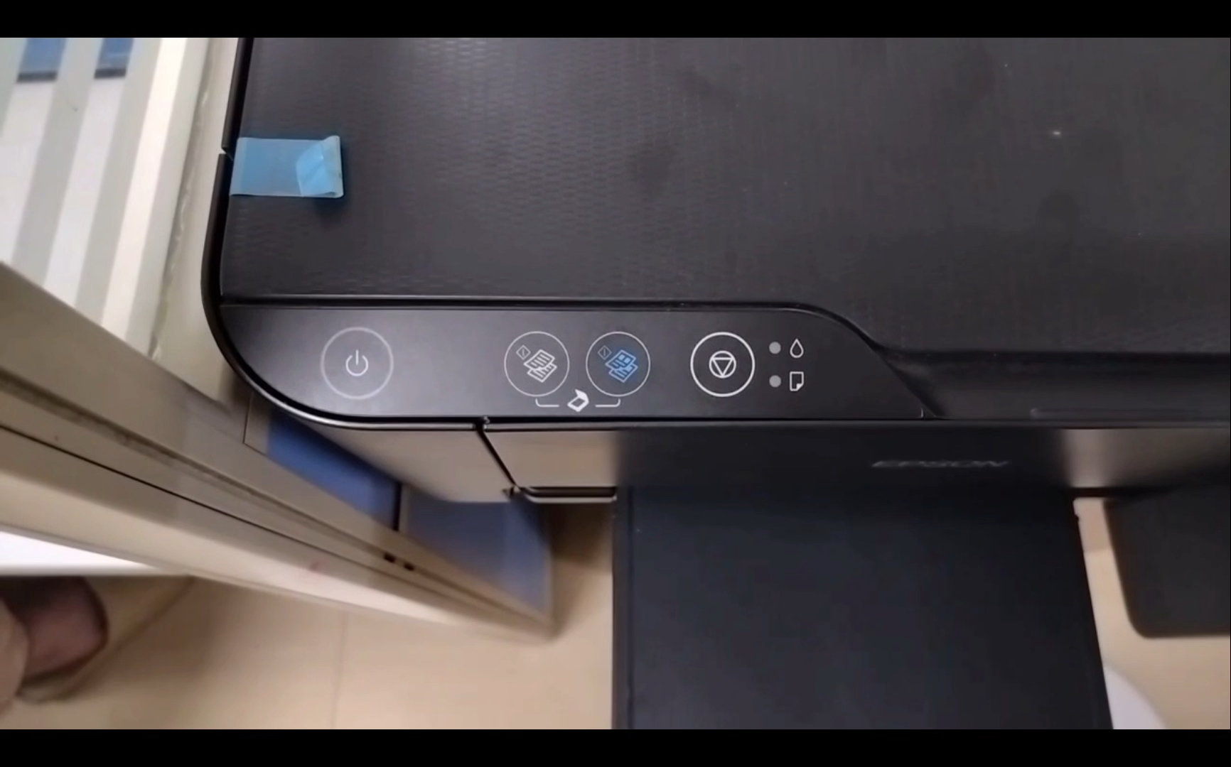 爱普生l3258打印机故障灯全部闪烁电脑上显示正在打印,关机重启重装...