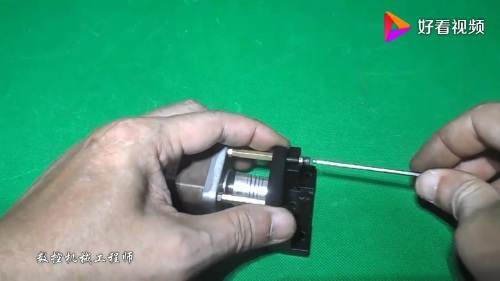 如何组装一个直线运动导轨?试了下效果,运行流畅!