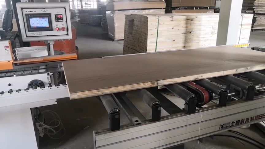 科技引领家居定制时代!木门定制行业木工车间机械化流水线
