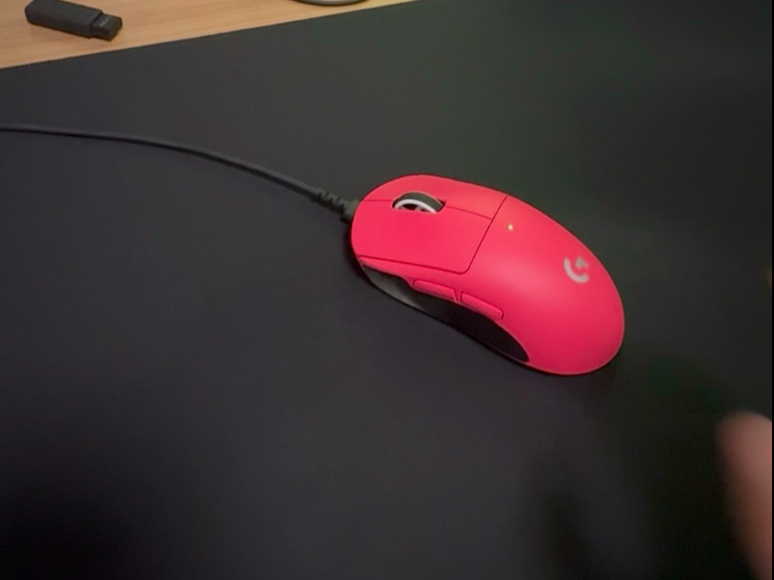 才买两个月的 GPW 狗屁王 3代 ,鼠标不动了,哪位朋友遇到过吗?