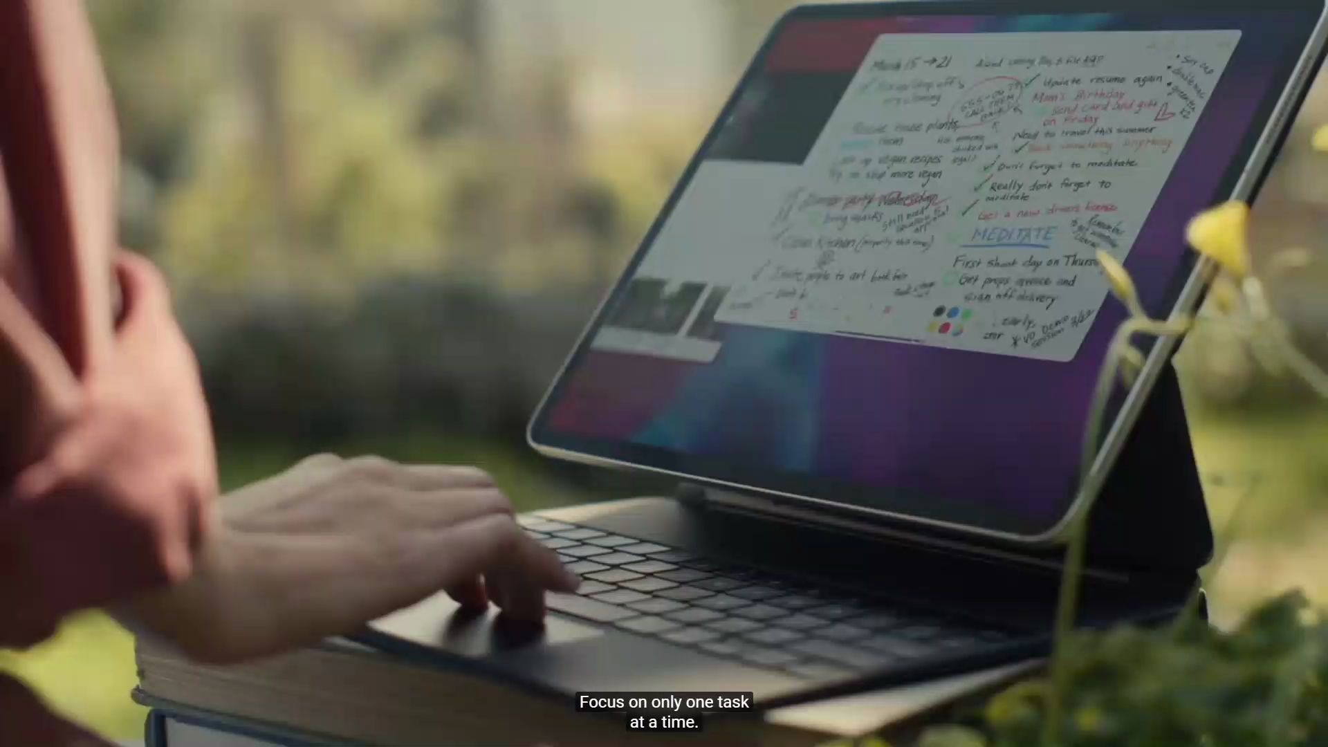 【ipad Pro官方宣传片】如何正确使用一台电脑。