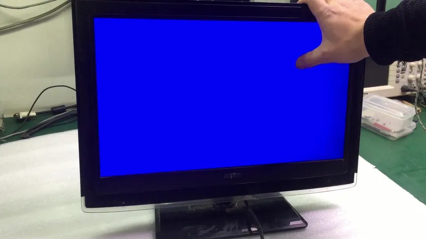 液晶屏液晶电视出现红,绿,蓝交替闪烁,不出图像是什么原因?