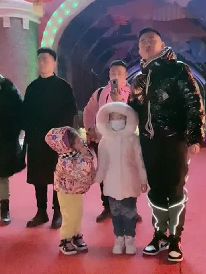 "迎虎年,闹元宵"!来亿龙童话世界逛灯会、猜灯谜、赏花灯、玩项目、...