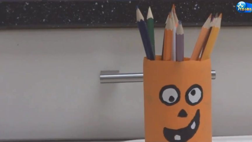 亲子手工系列:教小孩用矿泉水瓶做简易笔筒,环保又有新颖