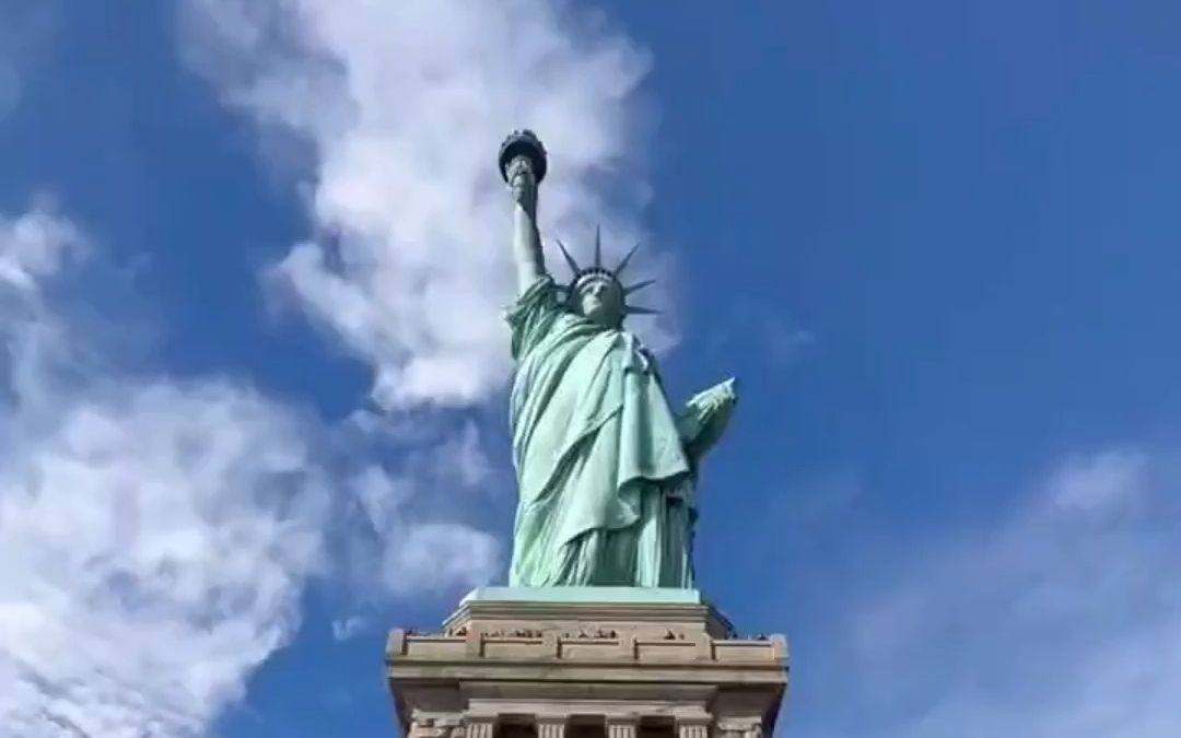 11月7日美国犹太人在自由女神像前要求停火,以色列军方一小时前表示...