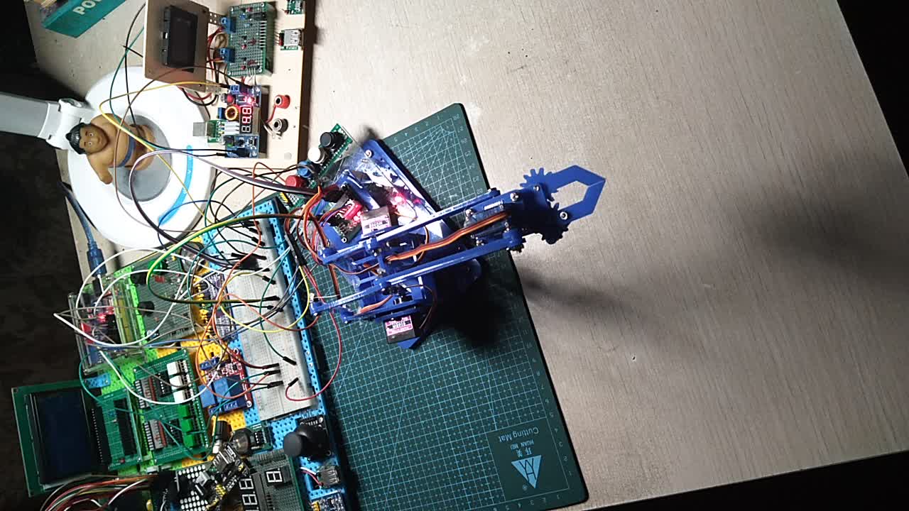 Arduino机械臂。