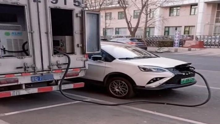 新能源汽车凉了?天冷集体“趴窝”,车主:比燃油车成本还高