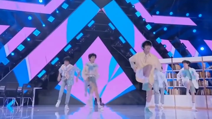 TF三代《睫毛弯弯》舞台