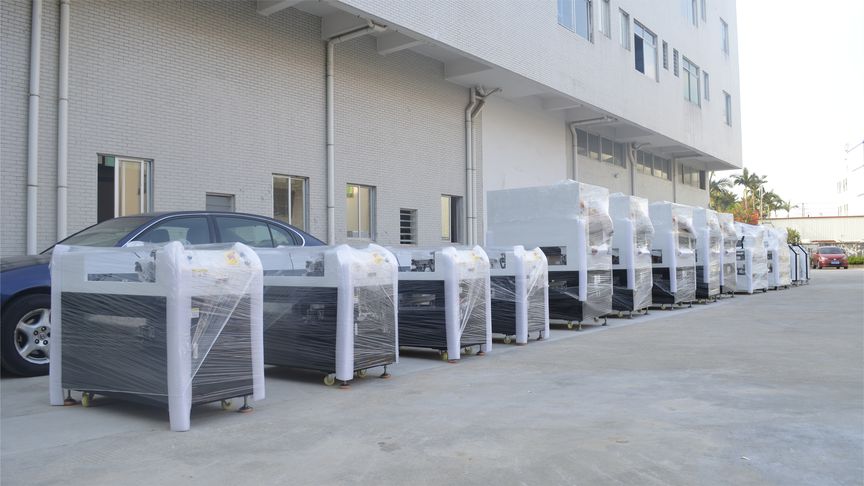 鑫华智能:在线式新能源CCS动力电池模组自动点胶机