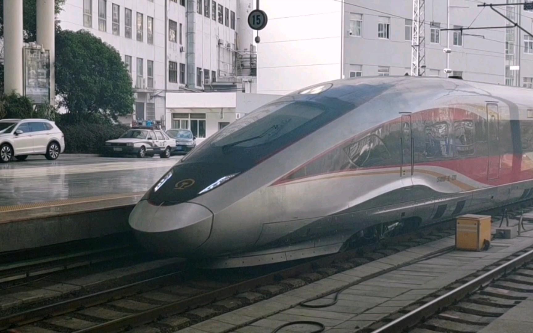G1(北京南-上海)上局上海虹桥动车所CR400BF-BZ-5208上海站1站台...