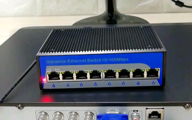 ...电源,POE交换机端口输出功率达15.4W,标准协议IEEE802.3af/802.3at