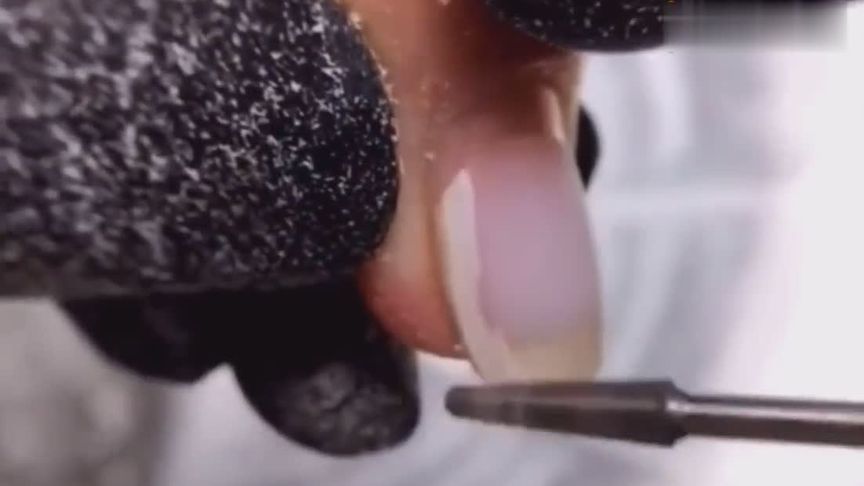 这样打磨指甲,是不是能把对指甲的伤害降到最低!