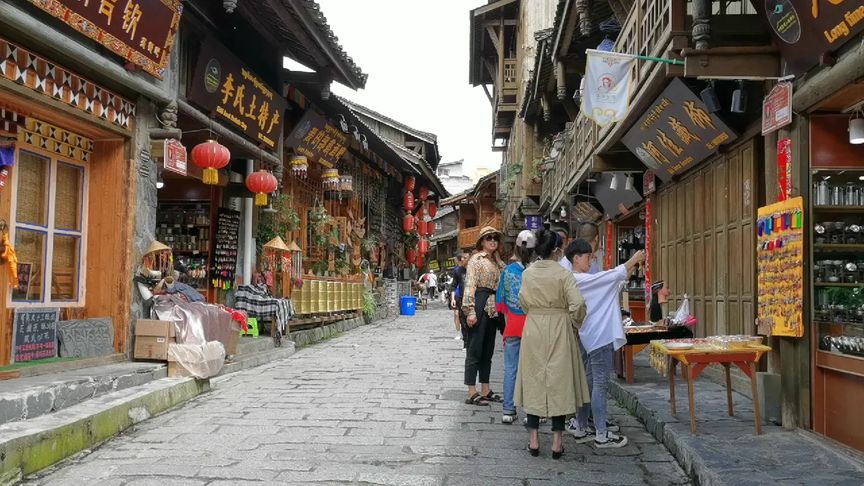 冰山下的古镇 -磨西古镇