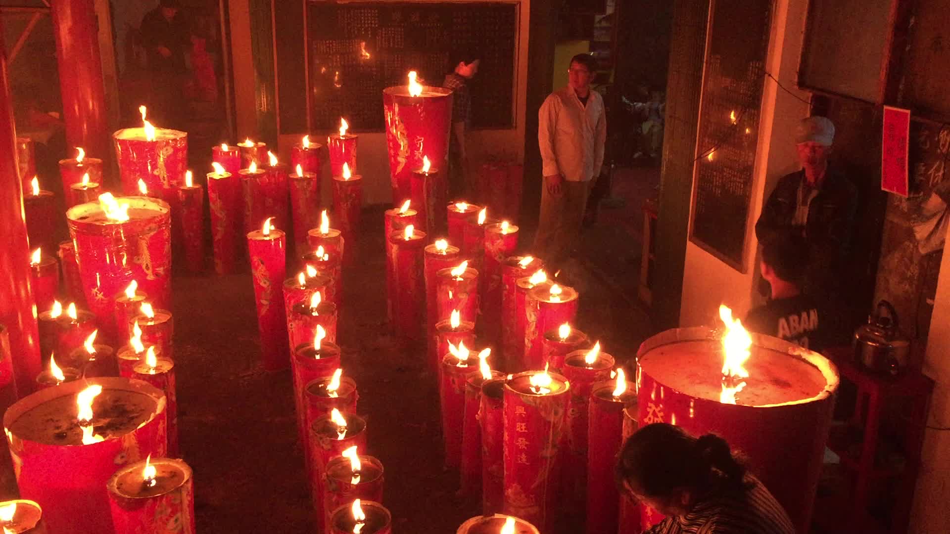 传统文化,这蜡烛应该算得上全国最大的了吧,这里定位宁波,