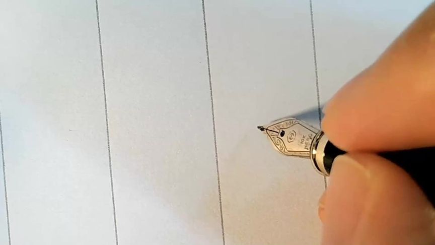 这么写字很有雷厉风行的武侠风效果!不说了,我练独孤九剑去了!