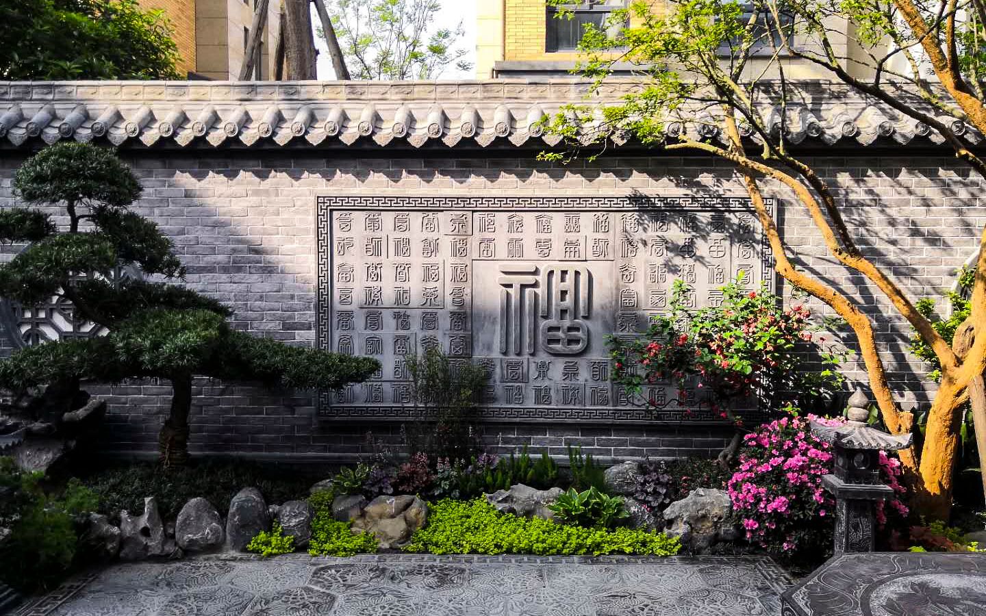 中式庭院将中国古典文化砖雕的升华,给生活带来了更多的优雅之美