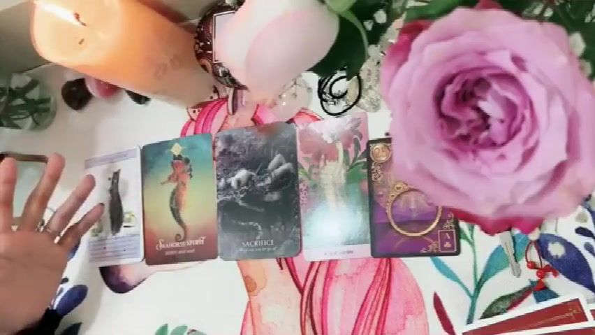 塔罗牌占卜他的真实想法,他是真心的还是偷心的骗子?