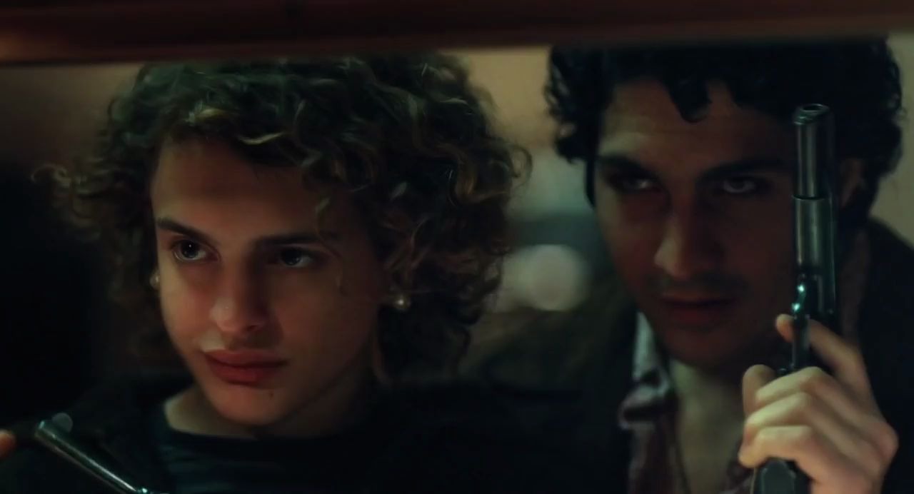 阿根廷电影《死亡天使》El Angel (2018) 爱娃&贝隆片段(珠宝店抢劫) ...