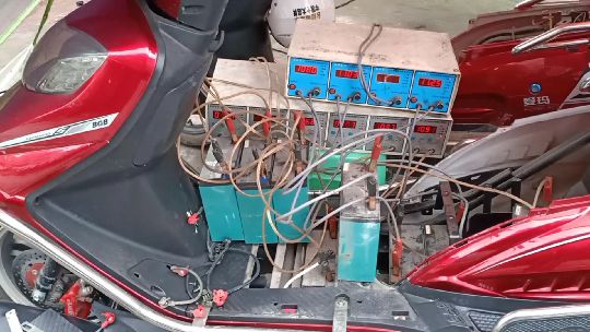 电瓶好不好,用电量检测仪看检测结果比较准确。你看明白了吗