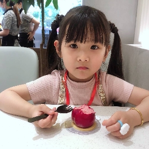 爱唱歌的Fiona跳跳 