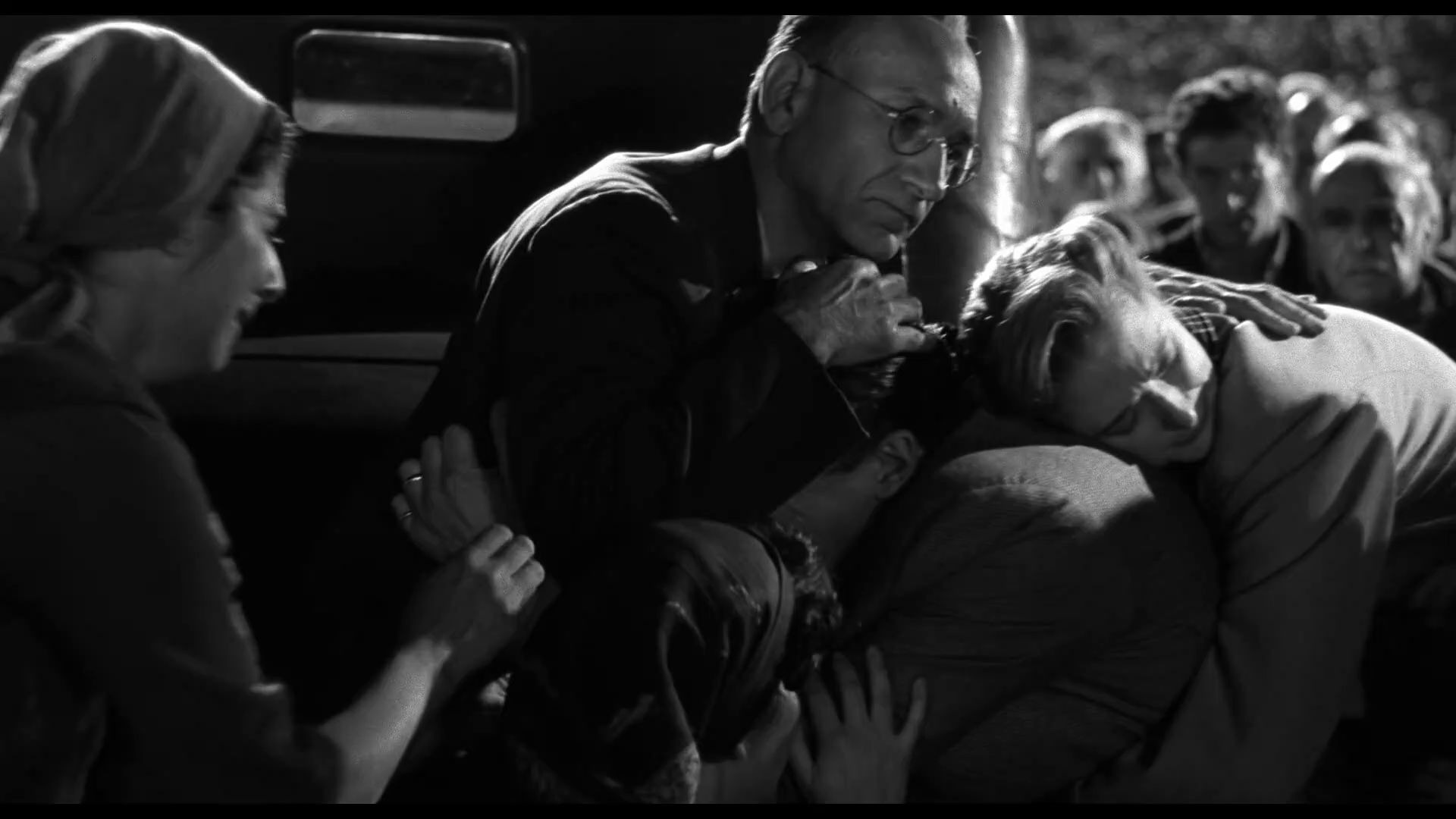 辛德勒的名单：辛德勒都破产了，还在为自己没多救几个人而后悔