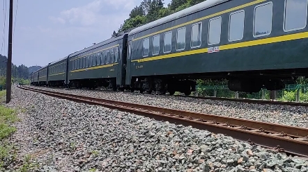 K1110黄山至北京丰台,驶过篁墩火车站
