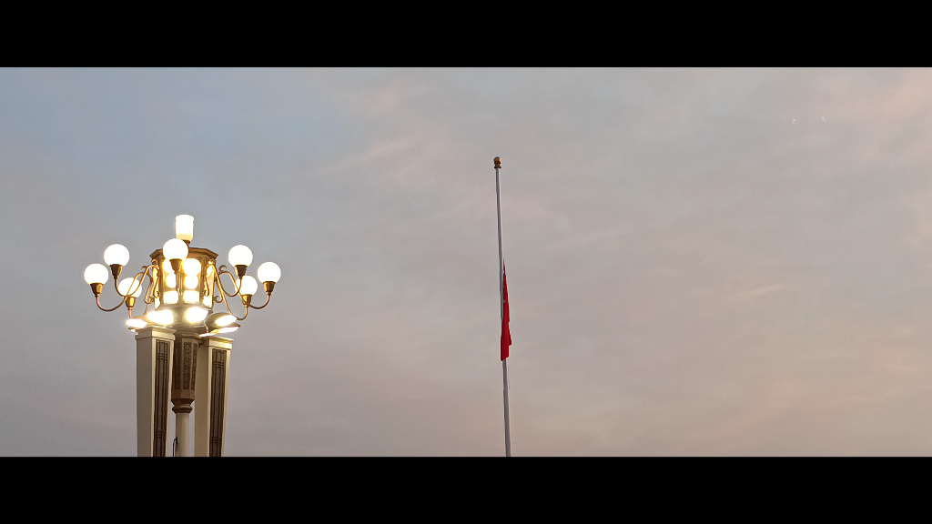 升国旗,奏国歌,行注目礼!