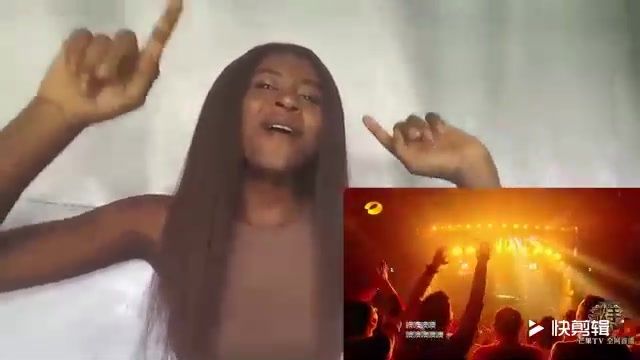 黑妞也沦陷边听边跟唱-外国人听华晨宇(我管你)