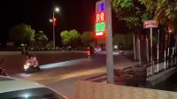 梅州一群鬼火少年深夜炸街,交警精准拦截