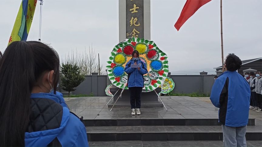 清明节:学生祭扫革命烈士陵园活动——学生代表讲话学习革命精神