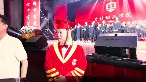 毕业典礼,院长不舍的流下眼泪,短暂的离别是为了更好地相遇