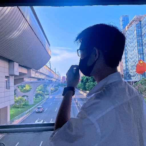 小羊吃君影草 