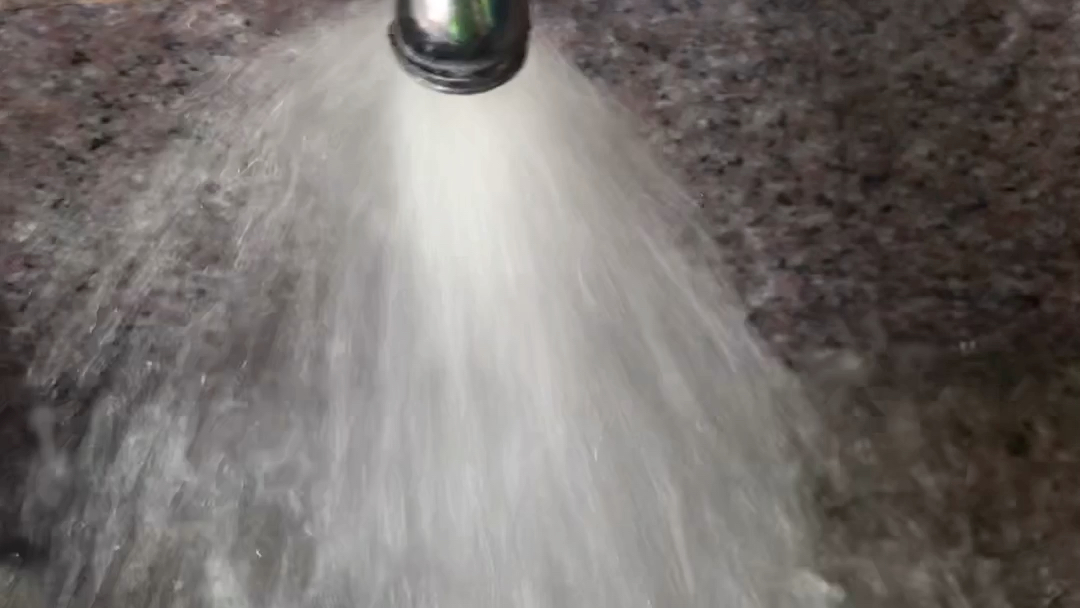 水管里的污垢是真实的,机器它把握得住,因为它专业。
