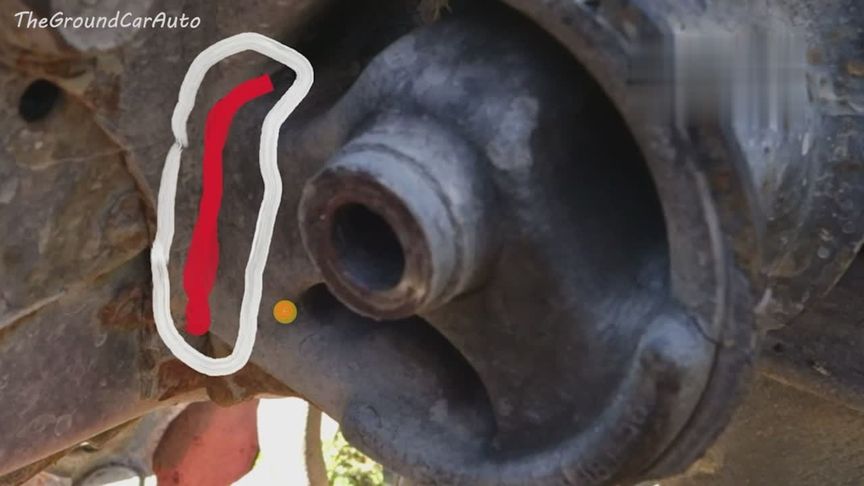 发动机破损还能用吗?60岁大爷两分钟修复,这和新的完全没毛病