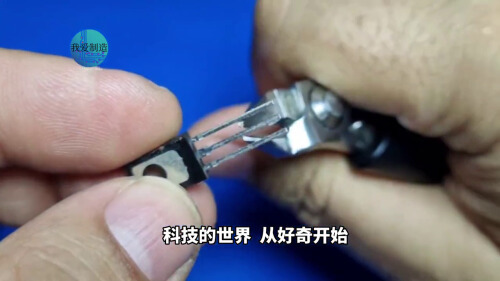 4个三极管做桥式电机驱动电路,实现要左转就左转,要右转就右转