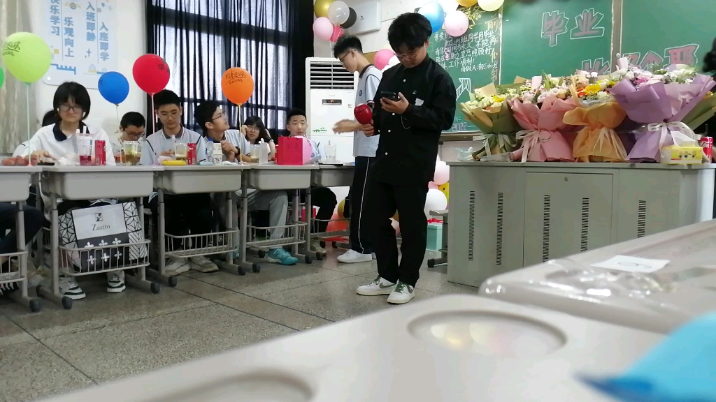 江苏省昆山市秀峰中学初三10班毕业晚会(节目一)