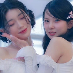 因脆思婷 
