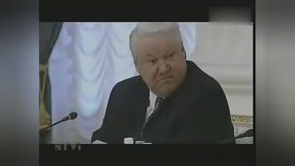 他是苏联解体后的首位总统,同时也是普京推荐人,满脸却是笑点,虽然没...
