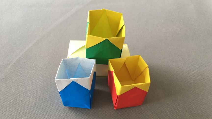 超简单的一个长方形盒子折纸,大纸直接折出一个笔筒