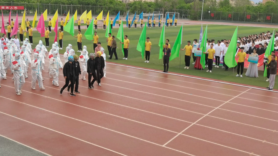 【河西学院】运动会入场式——医学院,致敬抗疫医务工作者。