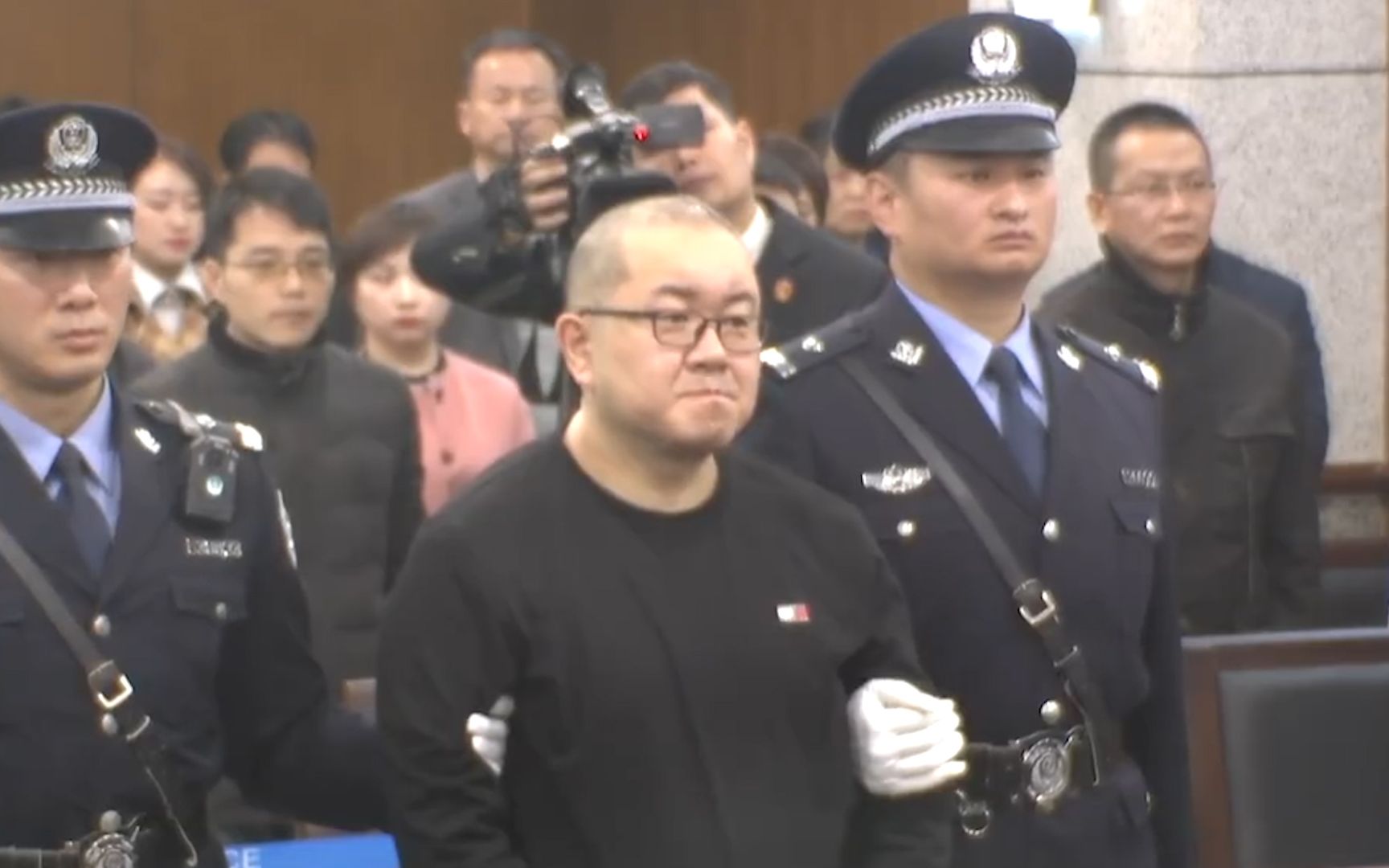 孙小果被判死刑 他闻听宣判是这么个表情
